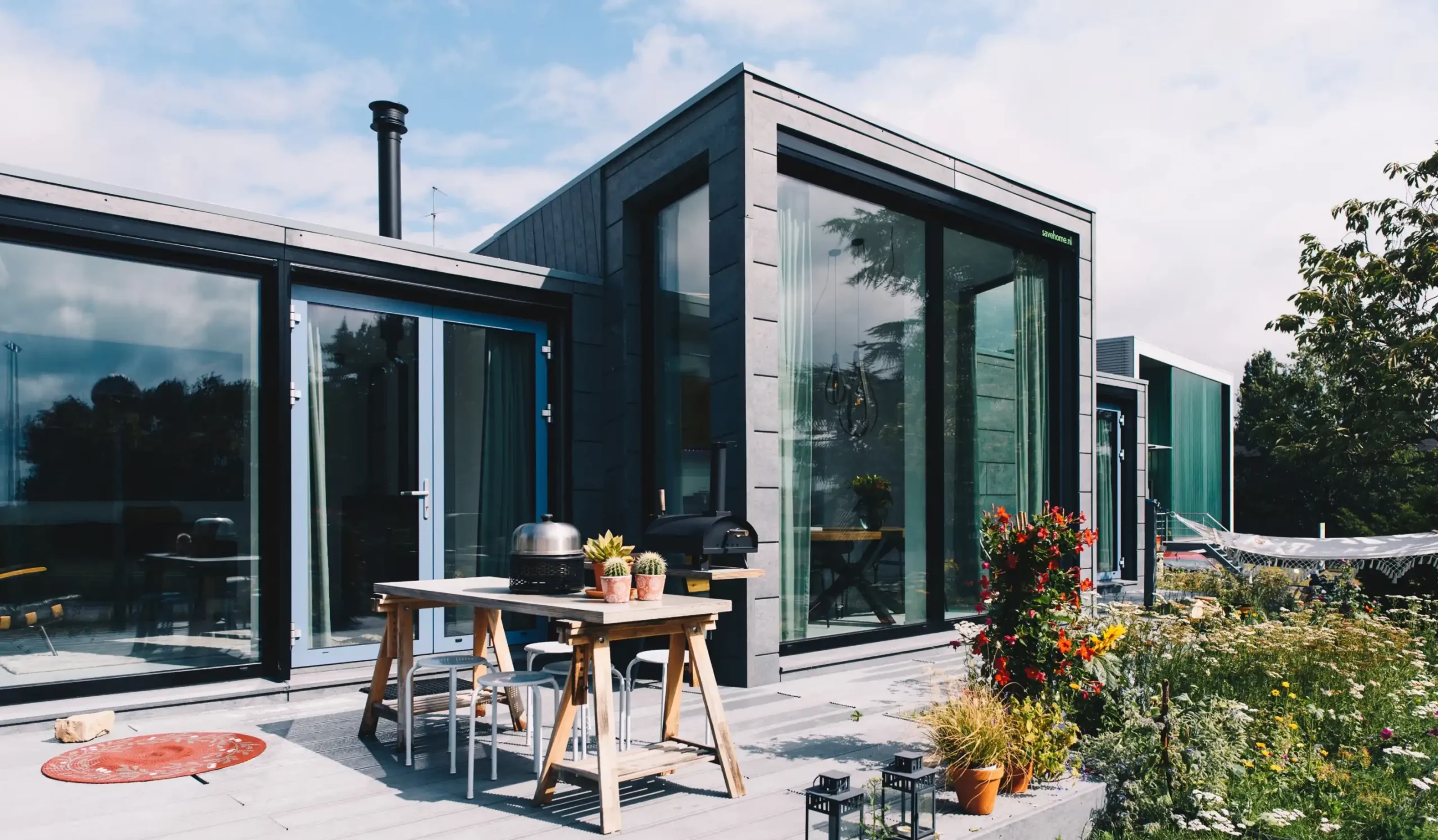 living and working - Save Living